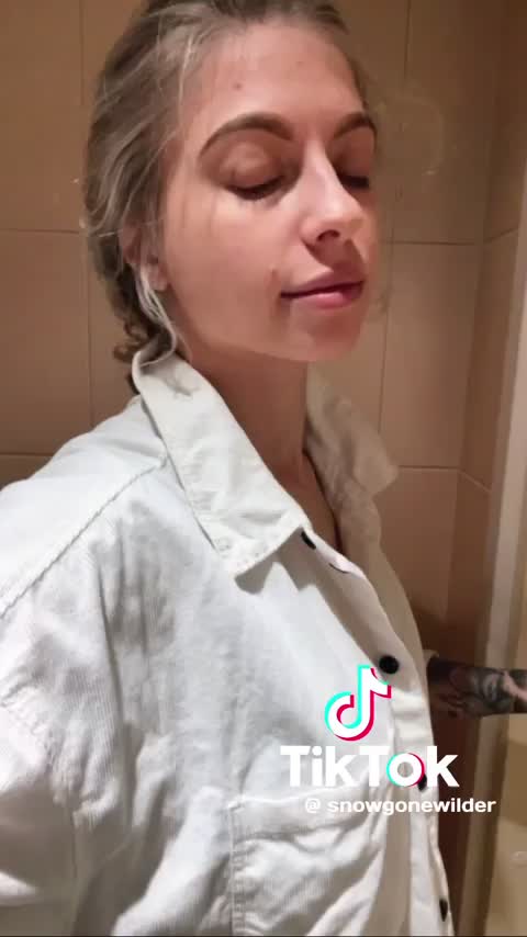 Here I am! Let’s play, daddy 😍 | Scrolller