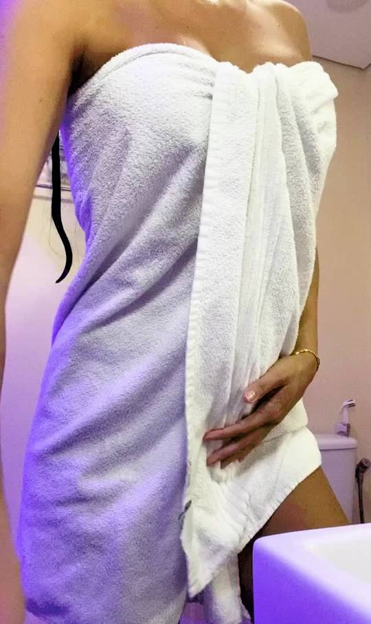 Here is a quick look at what is underneath my towel | Scrolller