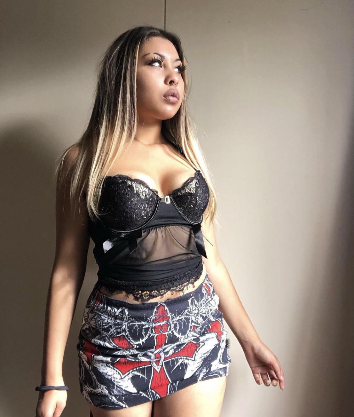 Hey :3 F18 | Scrolller