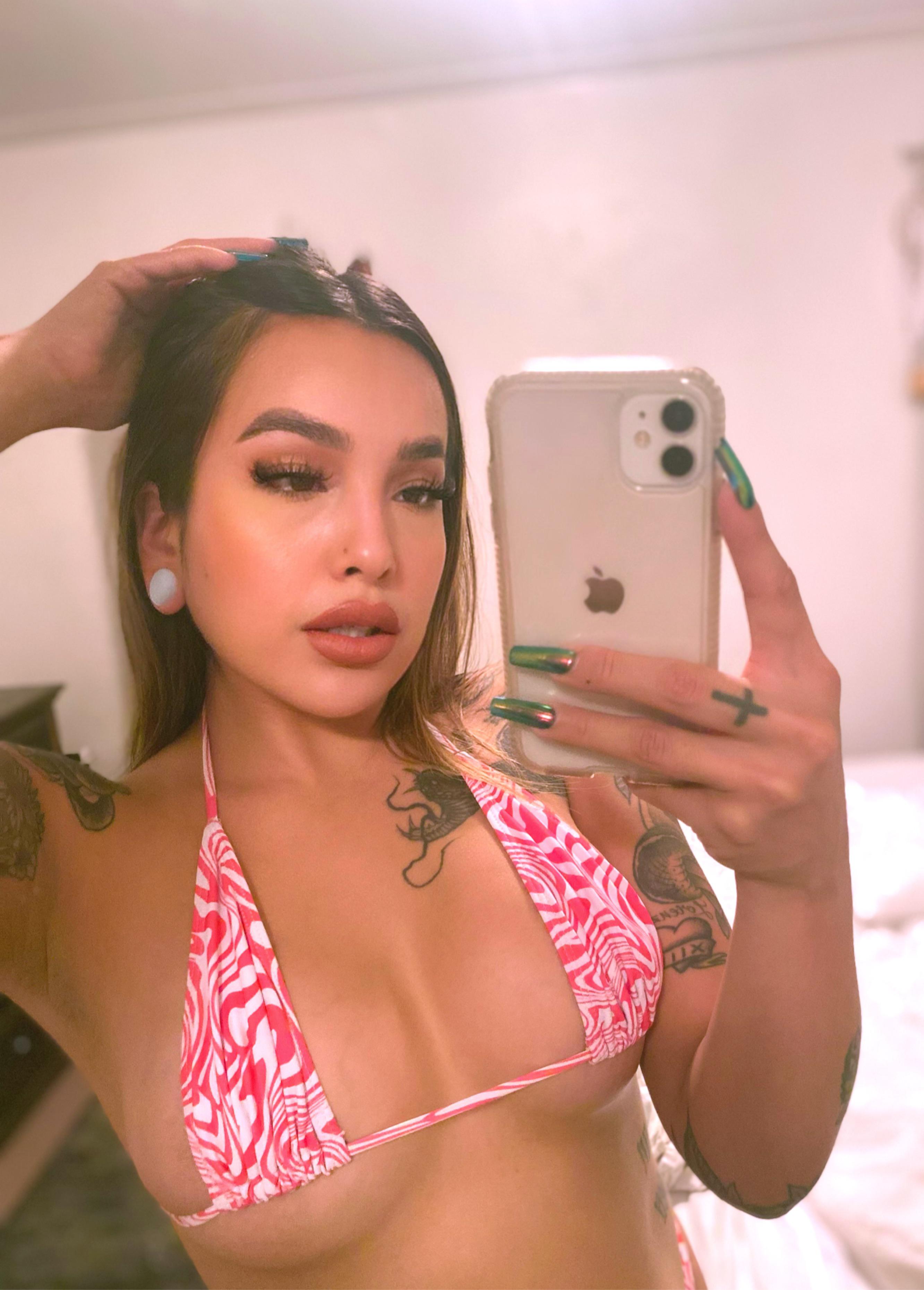 Hey babes🤪 | Scrolller