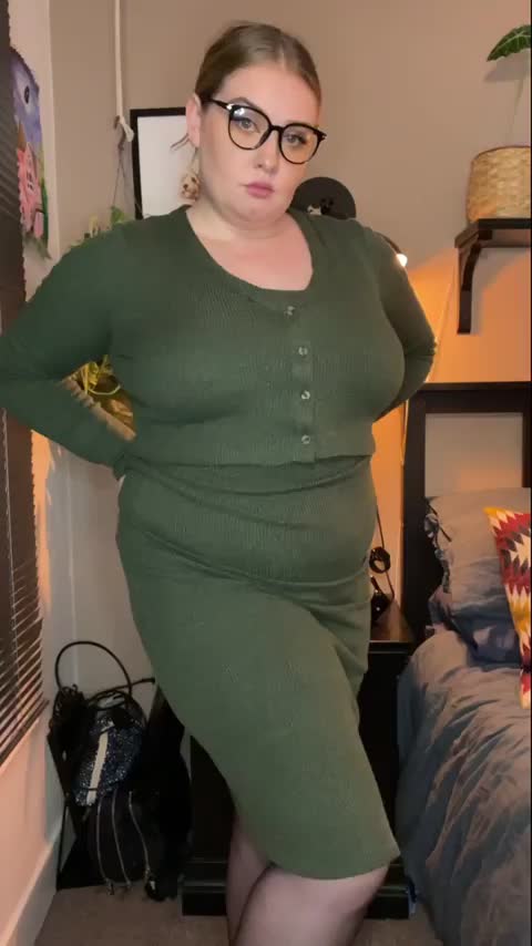 Wanna fuck the librarian? | Scrolller