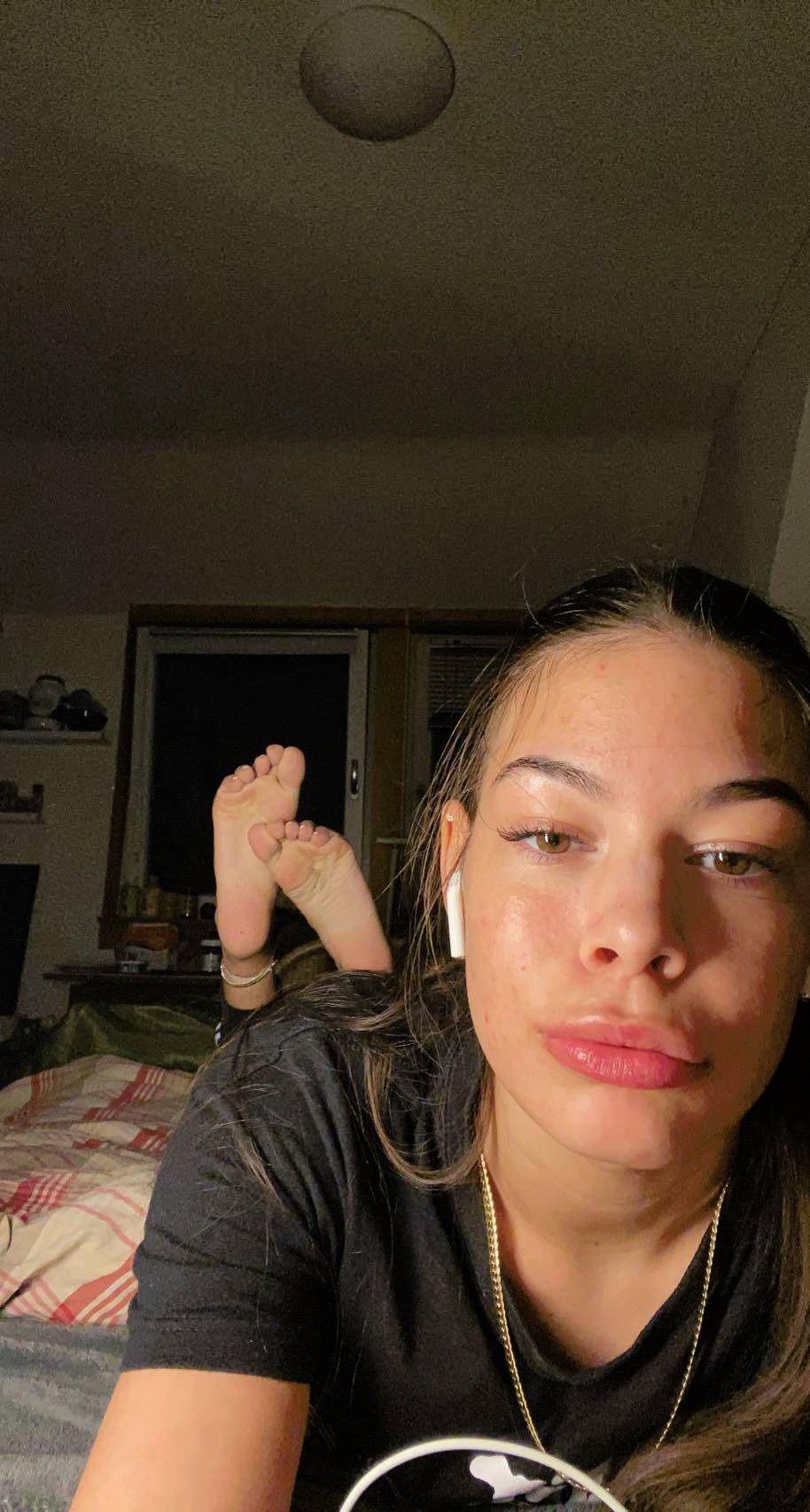 Hey im goddess vici/anna an 18yo german Goddess. | Scrolller