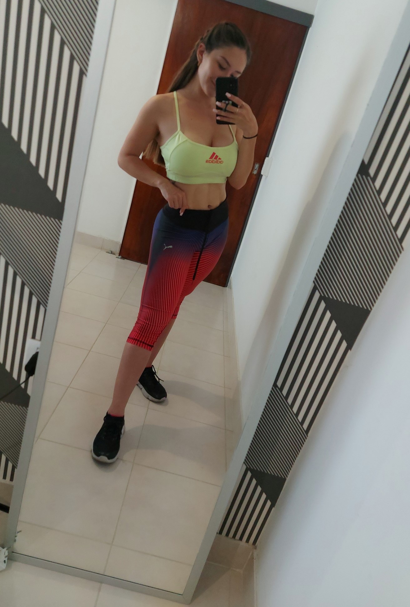 Hey neighbor | Scrolller