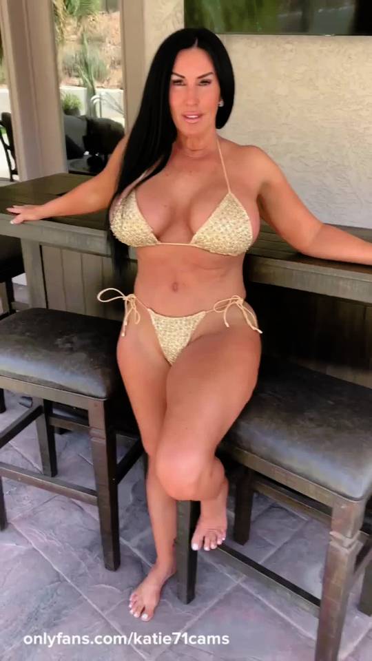 Hi Reddit! Come visit my OnlyFans to see EVERYTHING I have to offer! What I post here is just a ...