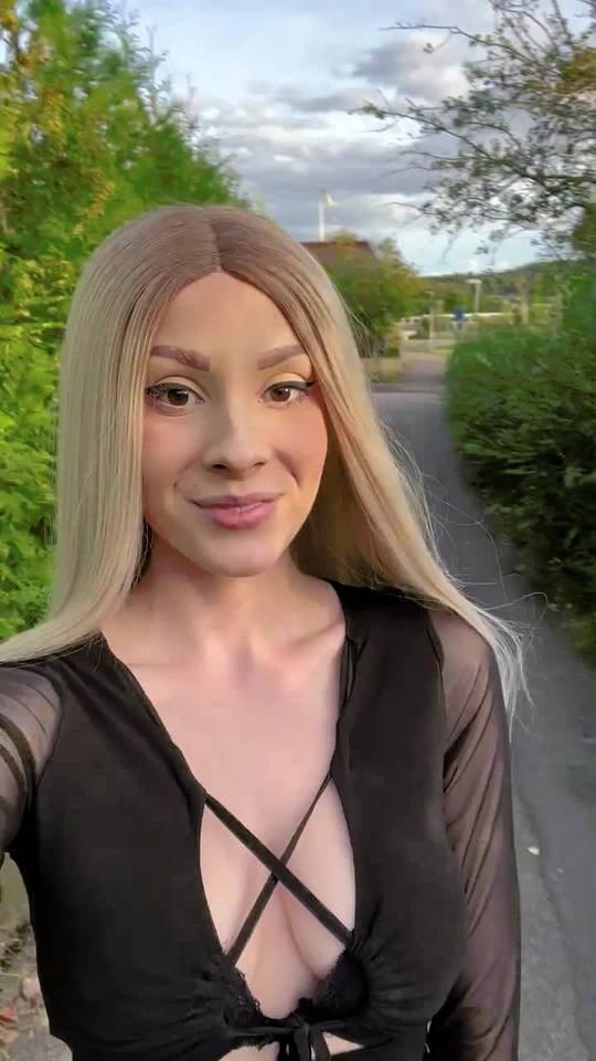 Hide your boyfriends I'm heading out! 😋💕 [gif] | Scrolller