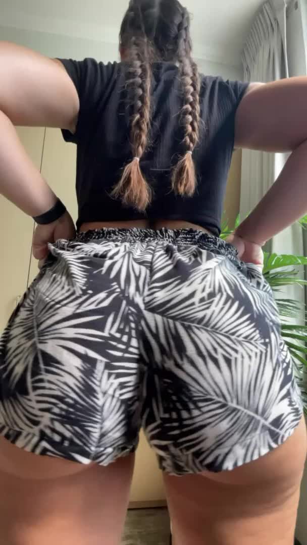 Have you ever dated a thick white girl? | Scrolller