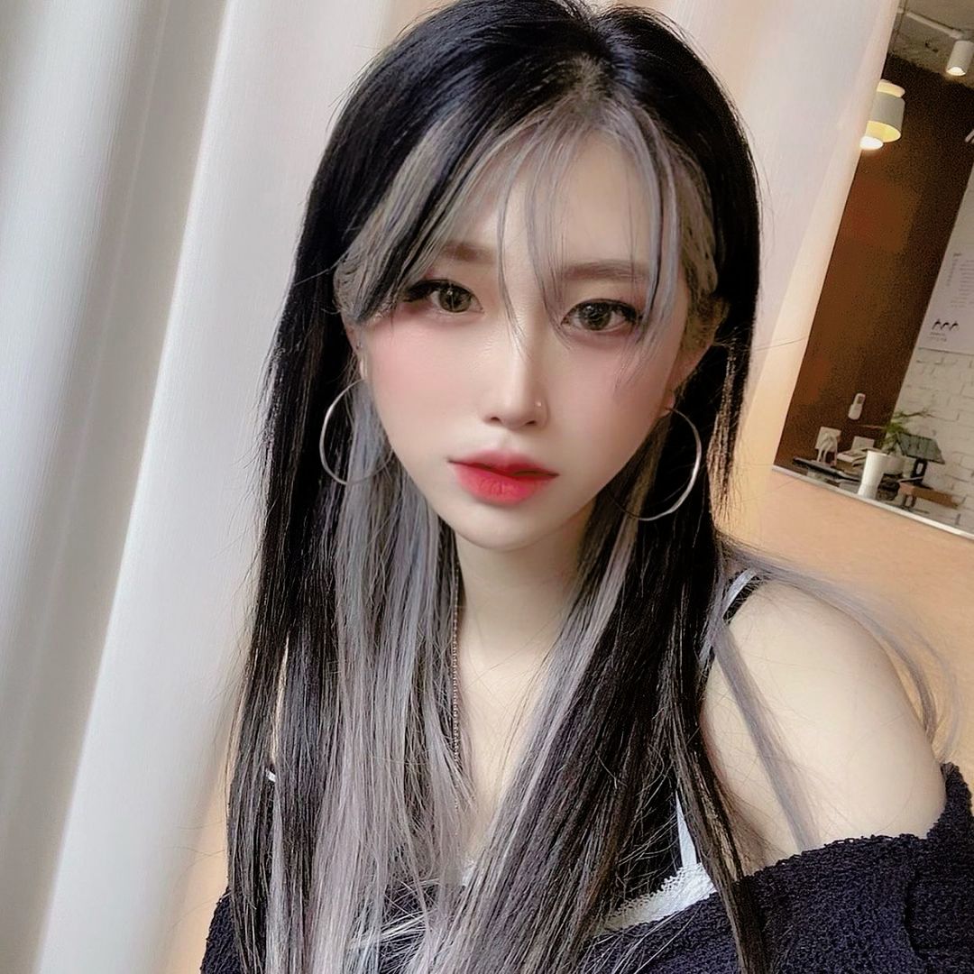 Highlights and hoop earrings | Scrolller