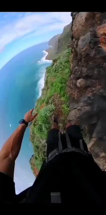 Hiking on the edge | Scrolller