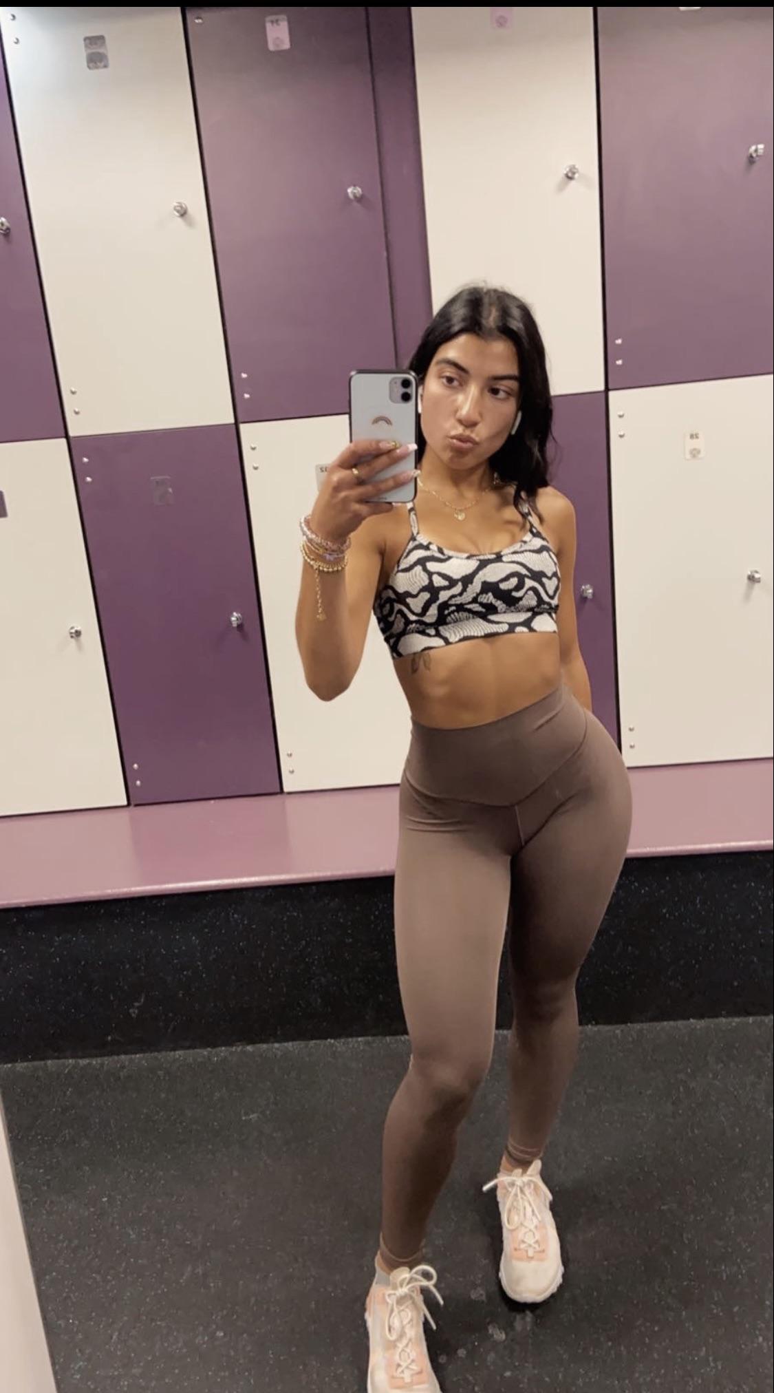 Hips oh my god | Scrolller