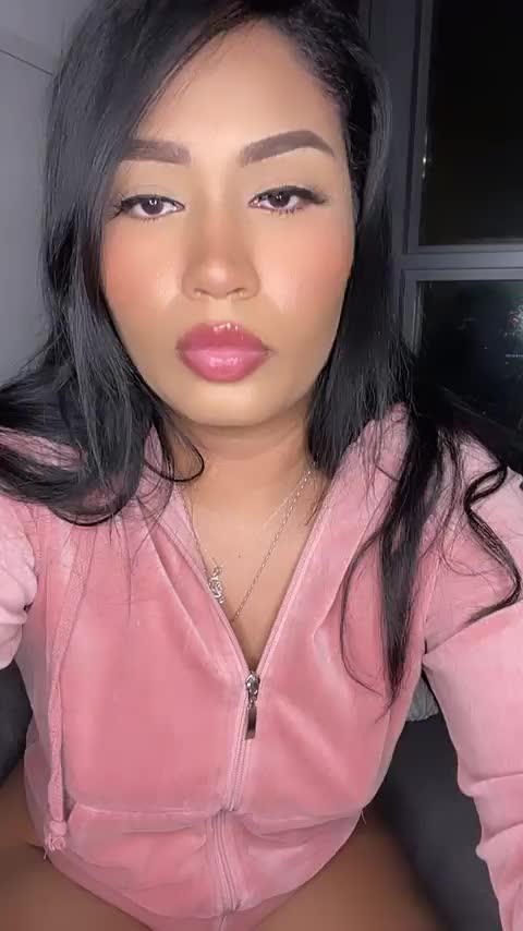 Hit it from the back while I twerk? | Scrolller