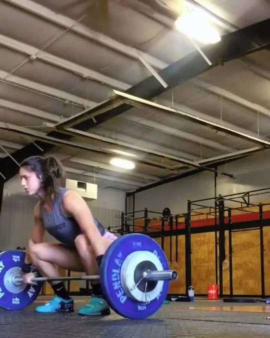 HMC while I pump some iron | Scrolller