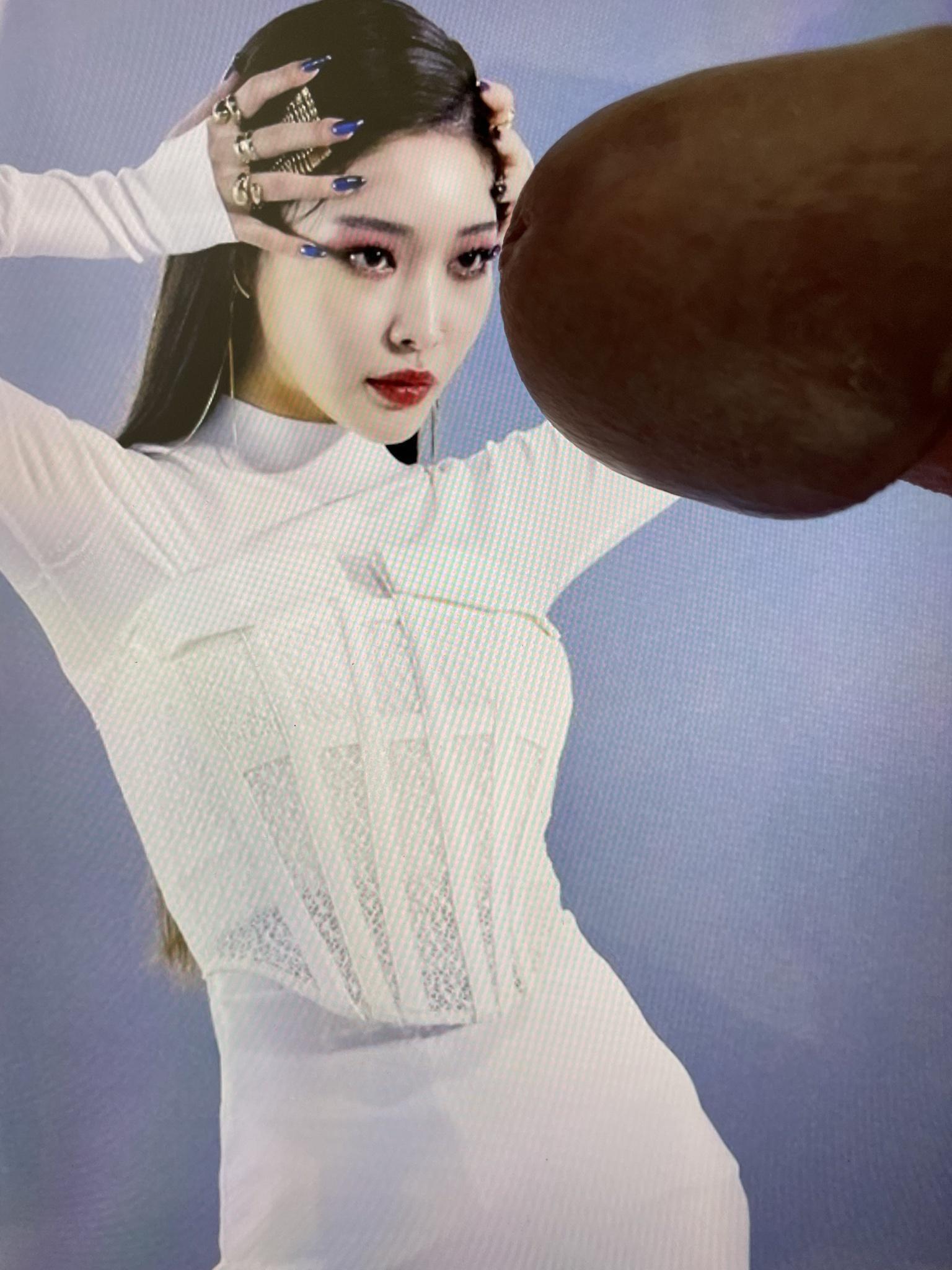 Holding her head to eat my cock | Scrolller