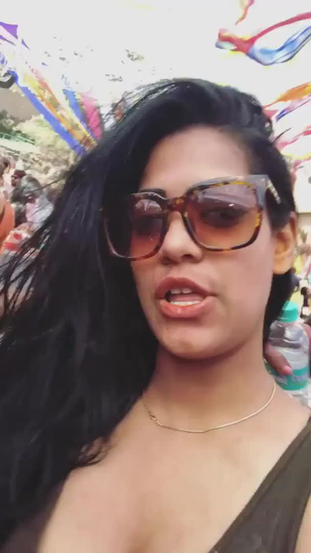 Holi Ndn Groping 1 Scrolller
