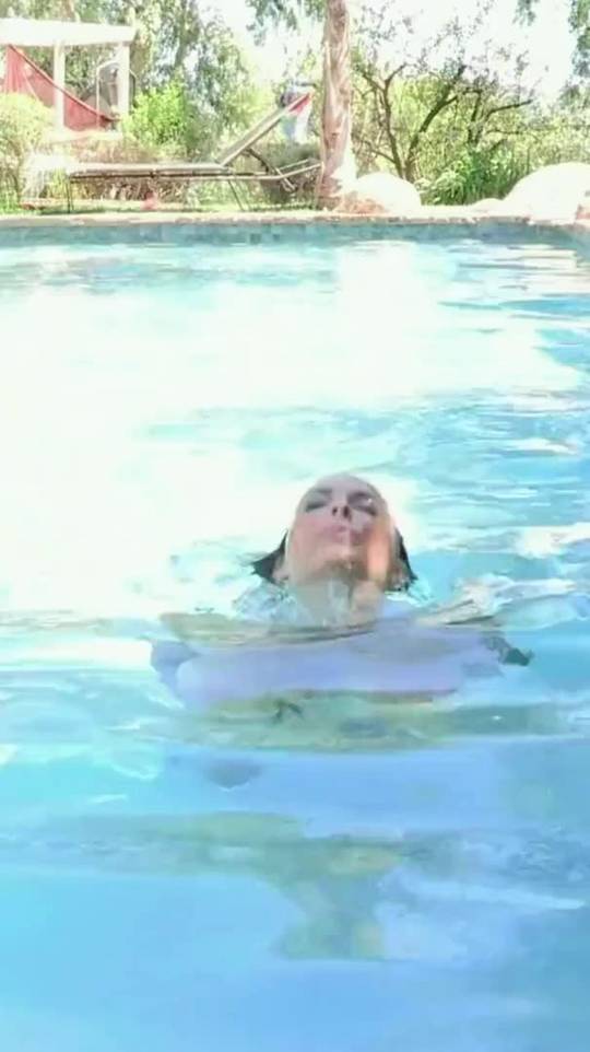 Holly Halston In The Pool Scrolller