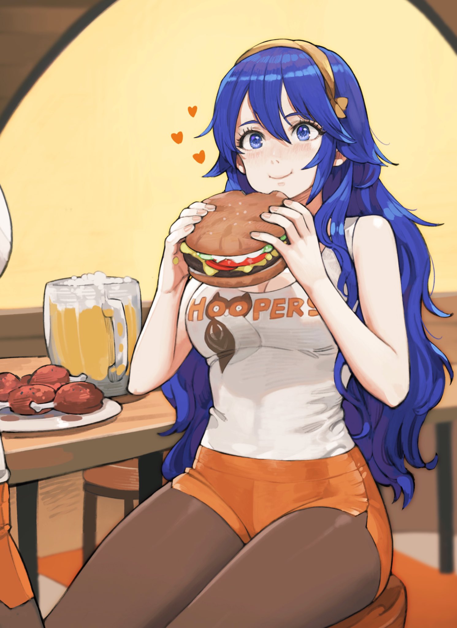 Hooters girl Lucina | Scrolller