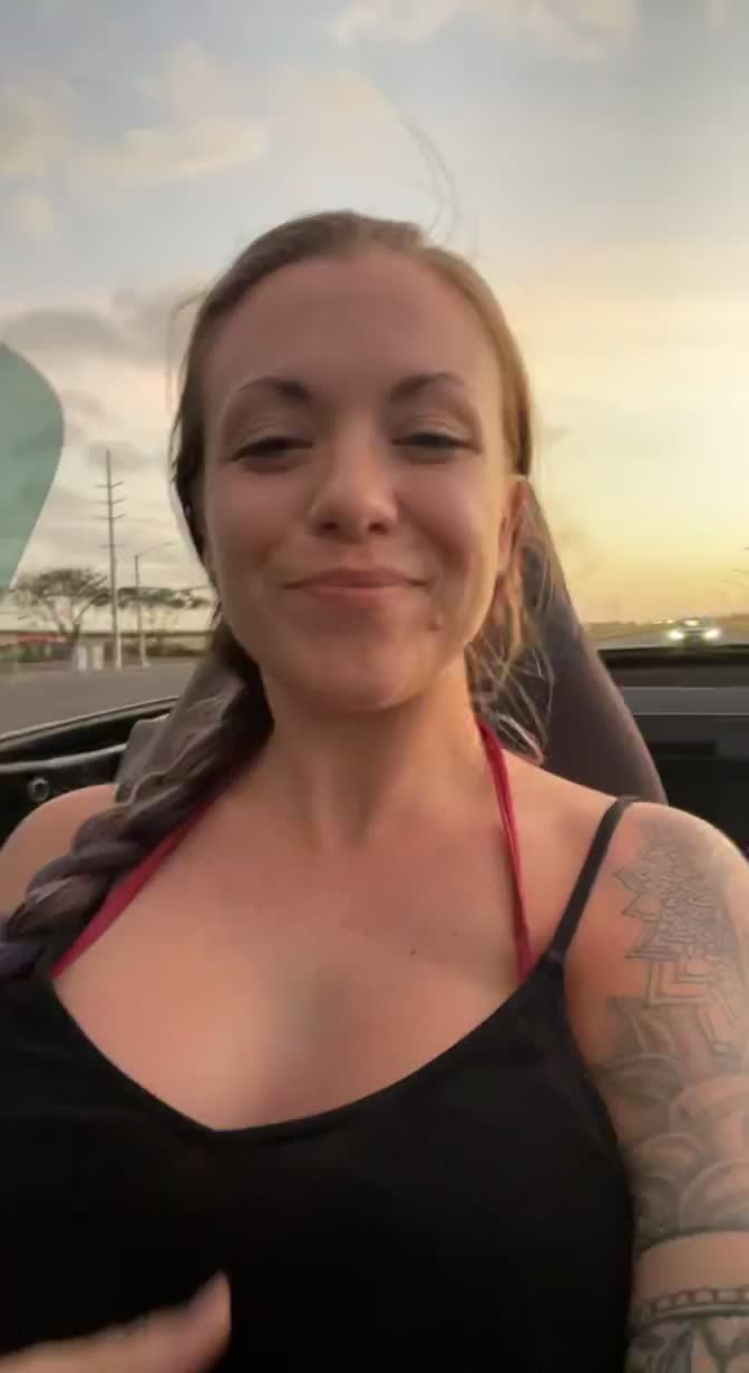 Hope the drivers passing by caught a glimpse :P [gif] | Scrolller