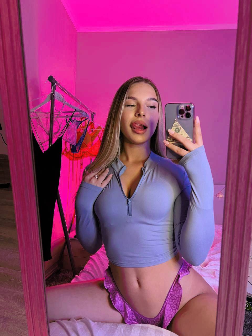 Hope you like my petite body | Scrolller