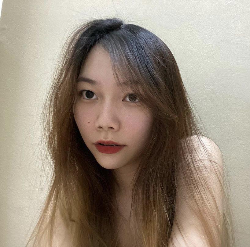 Hot And Cute Babe Scrolller