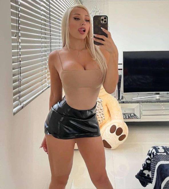 Hot blondie | Scrolller