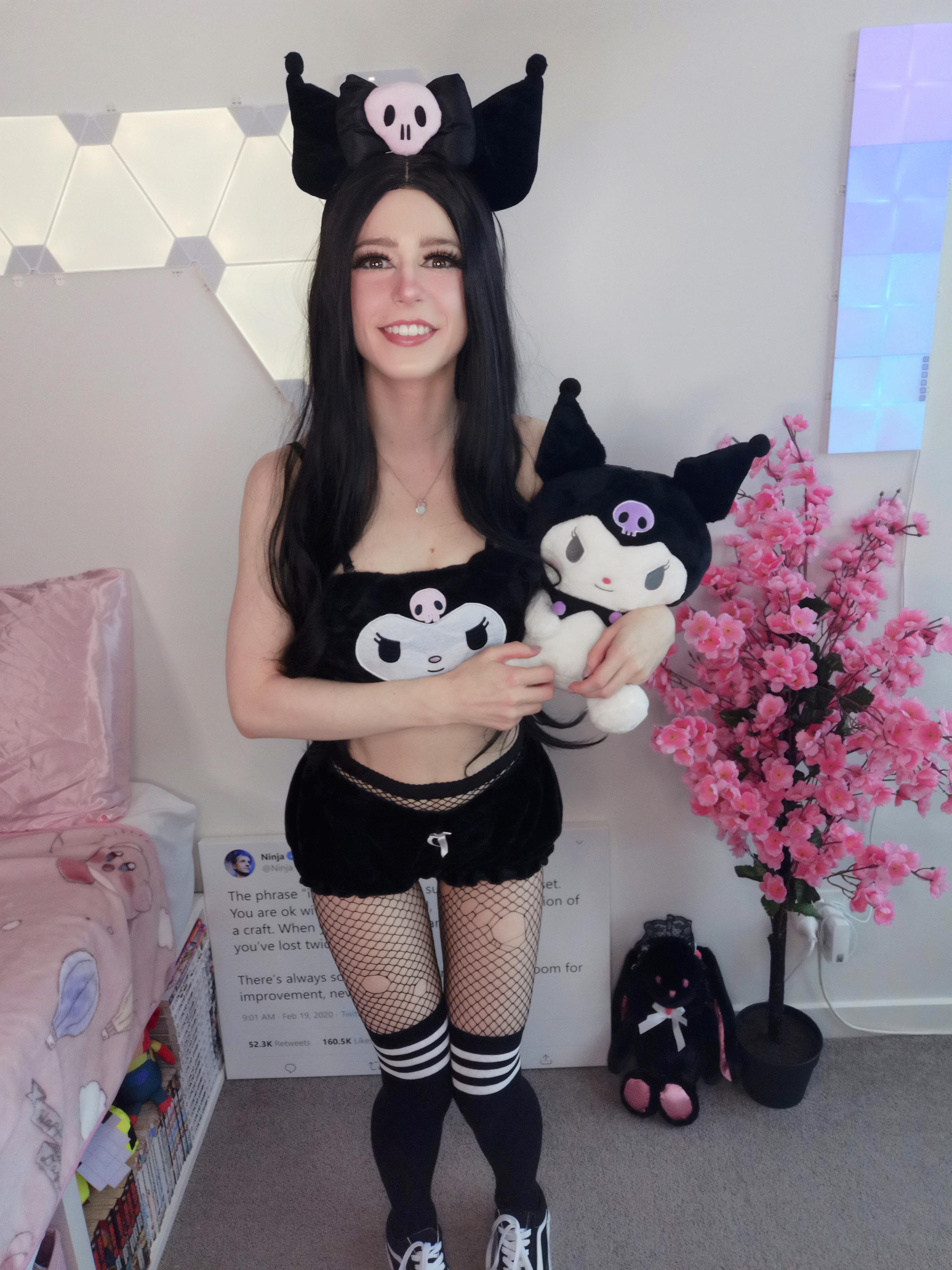 how do i look? 😘💖 | Scrolller