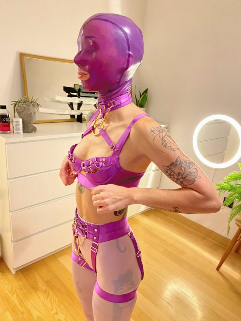 How do you like my new purple outfit? | Scrolller