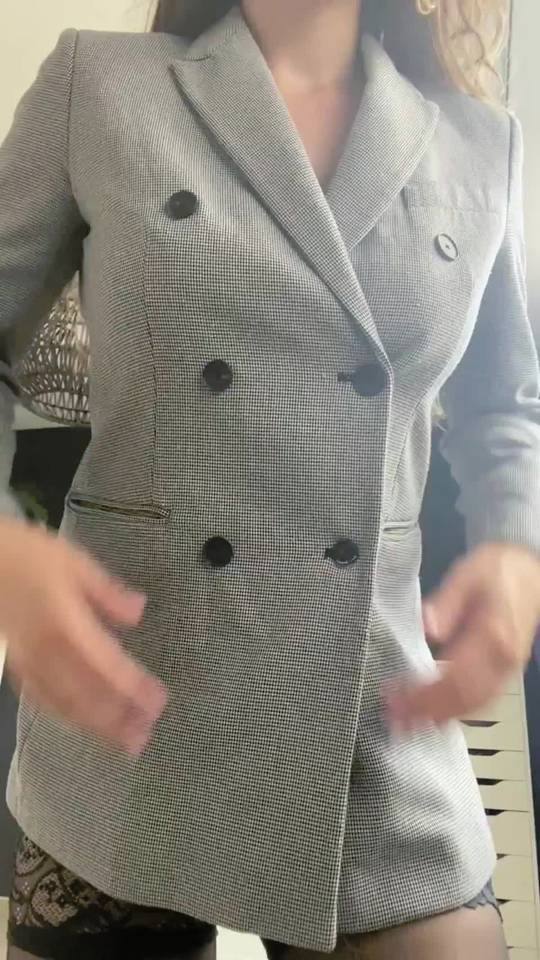 How I seduce my boss at work | Scrolller