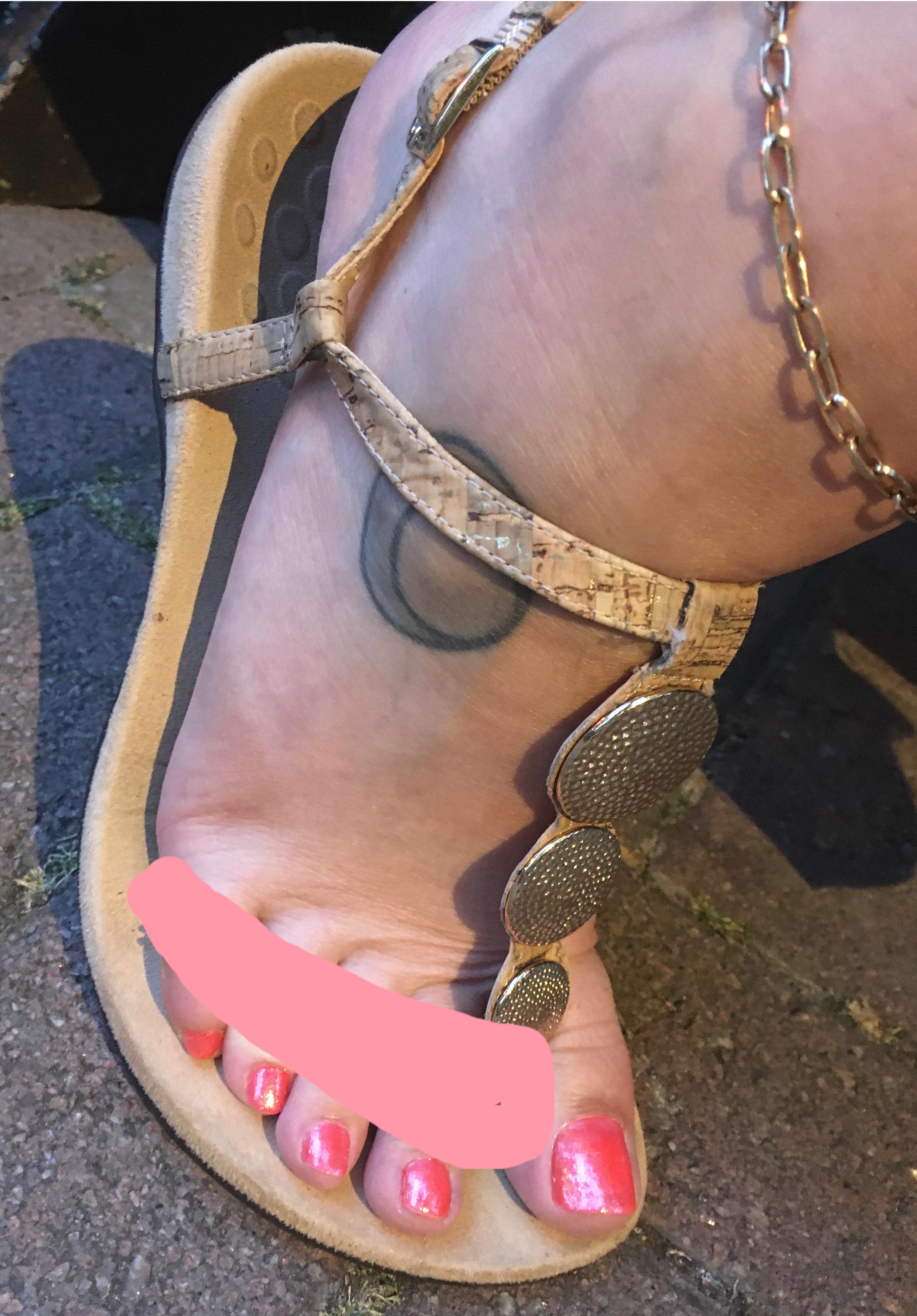 How many toe rings? Full pic for the winner! | Scrolller