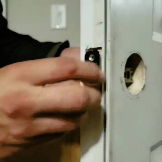 How to replace worn out screw holes. | Scrolller