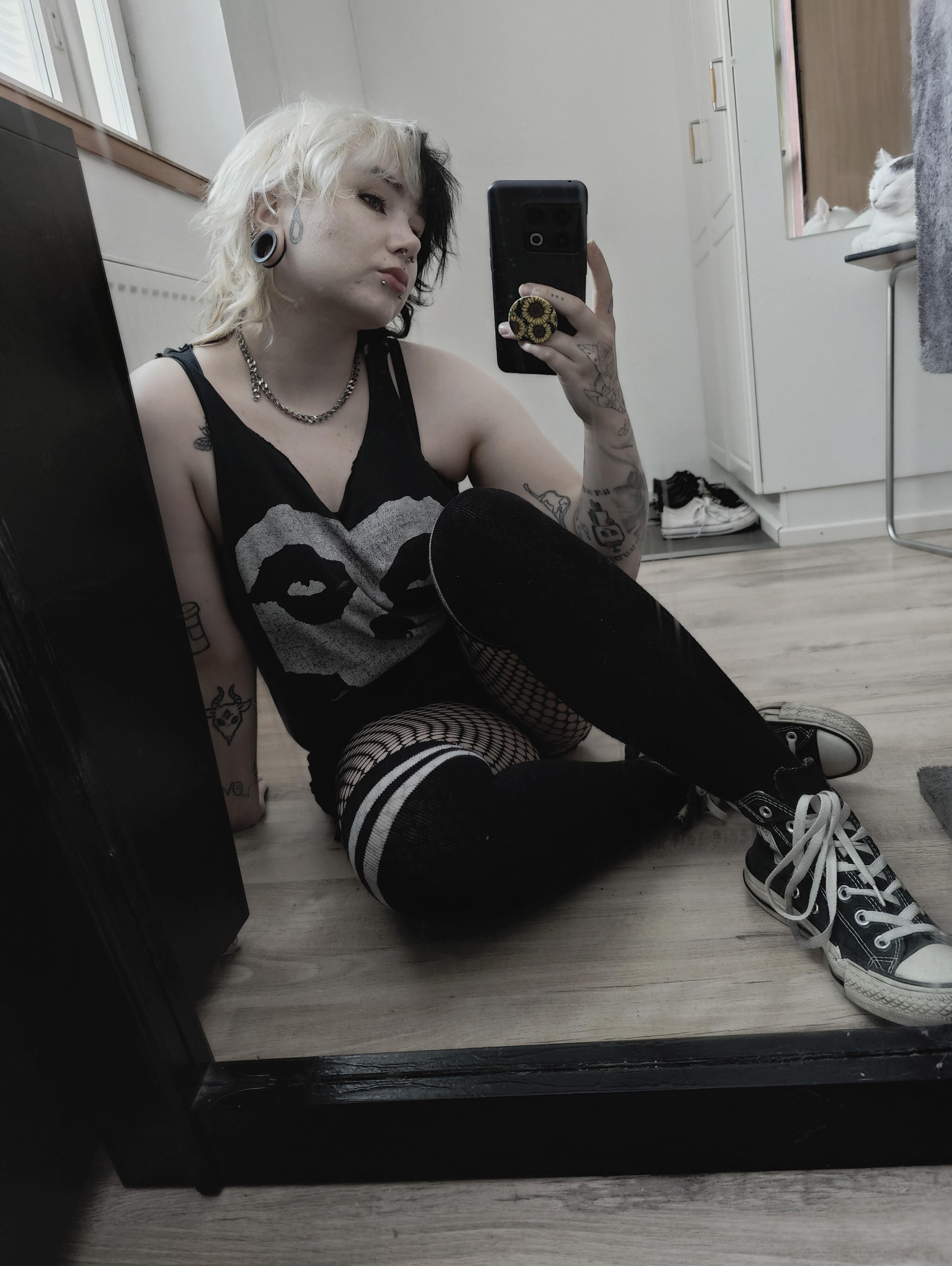 Hows Your Evening Going 😘🤭 Scrolller