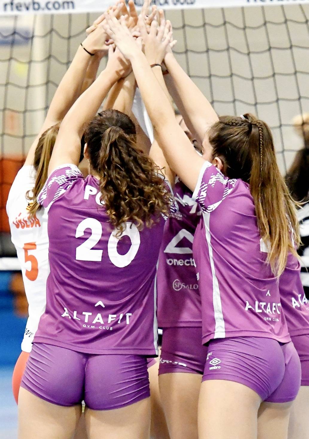 Huddled up | Scrolller