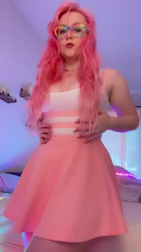 I almost managed to look like a good girl at the very start | Scrolller