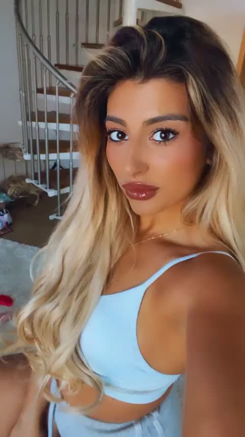 I am a naughty persian slut | Scrolller