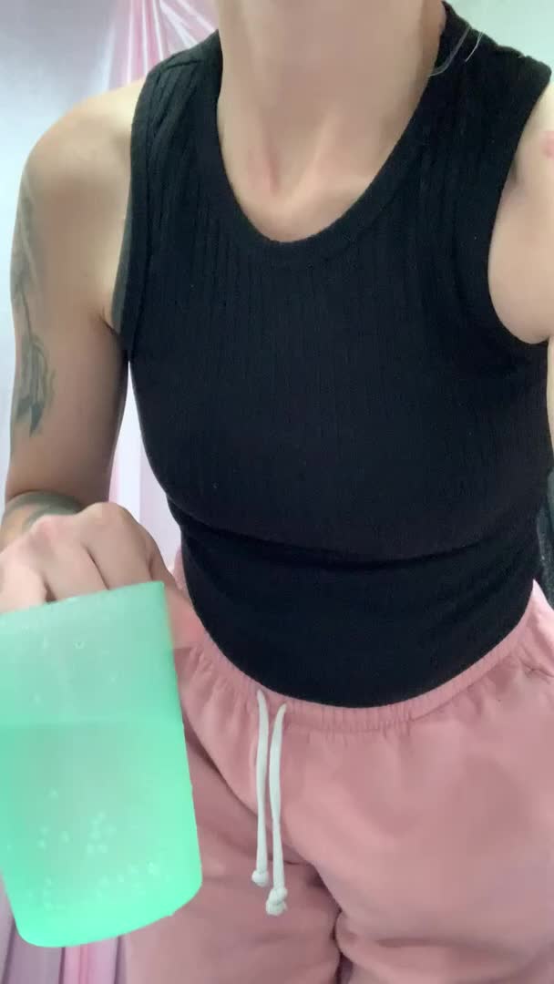 I am making such a sloppy mess 💦 | Scrolller