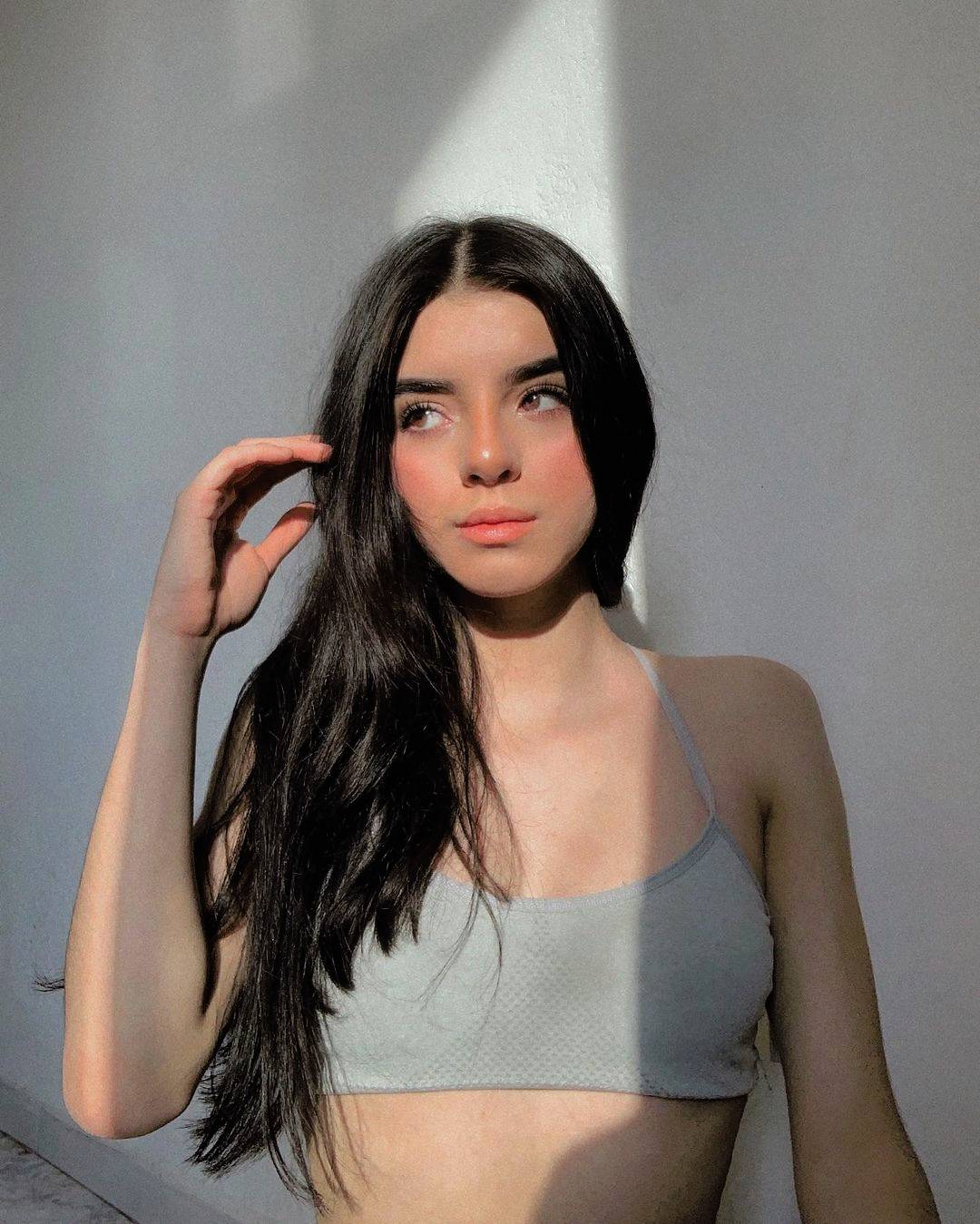 I can't help feeling good here. | Scrolller