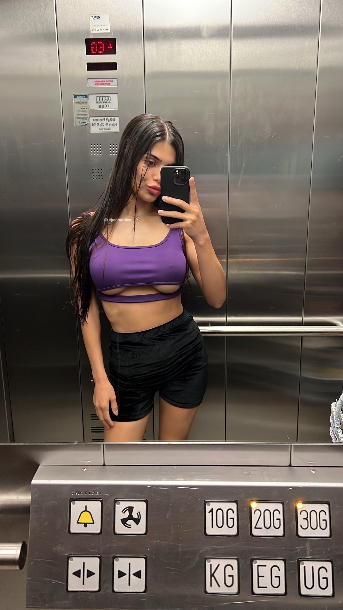 I don't know why everyone is staring outside | Scrolller