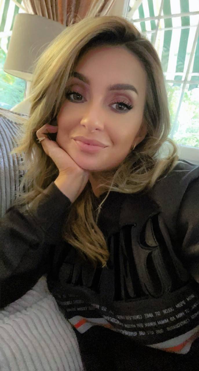 I feel extra pretty today and a lot naughtiness inside me! | Scrolller