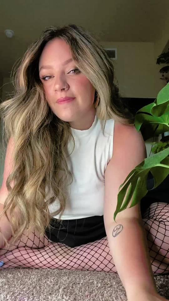 Soft and curvy | Scrolller