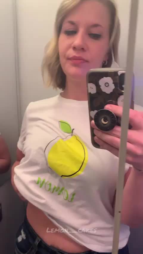 I thought I heard the door opening😅 [GIF] | Scrolller