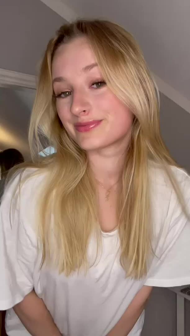 I like being risky in public, can you touch these boobies instead? | Scrolller