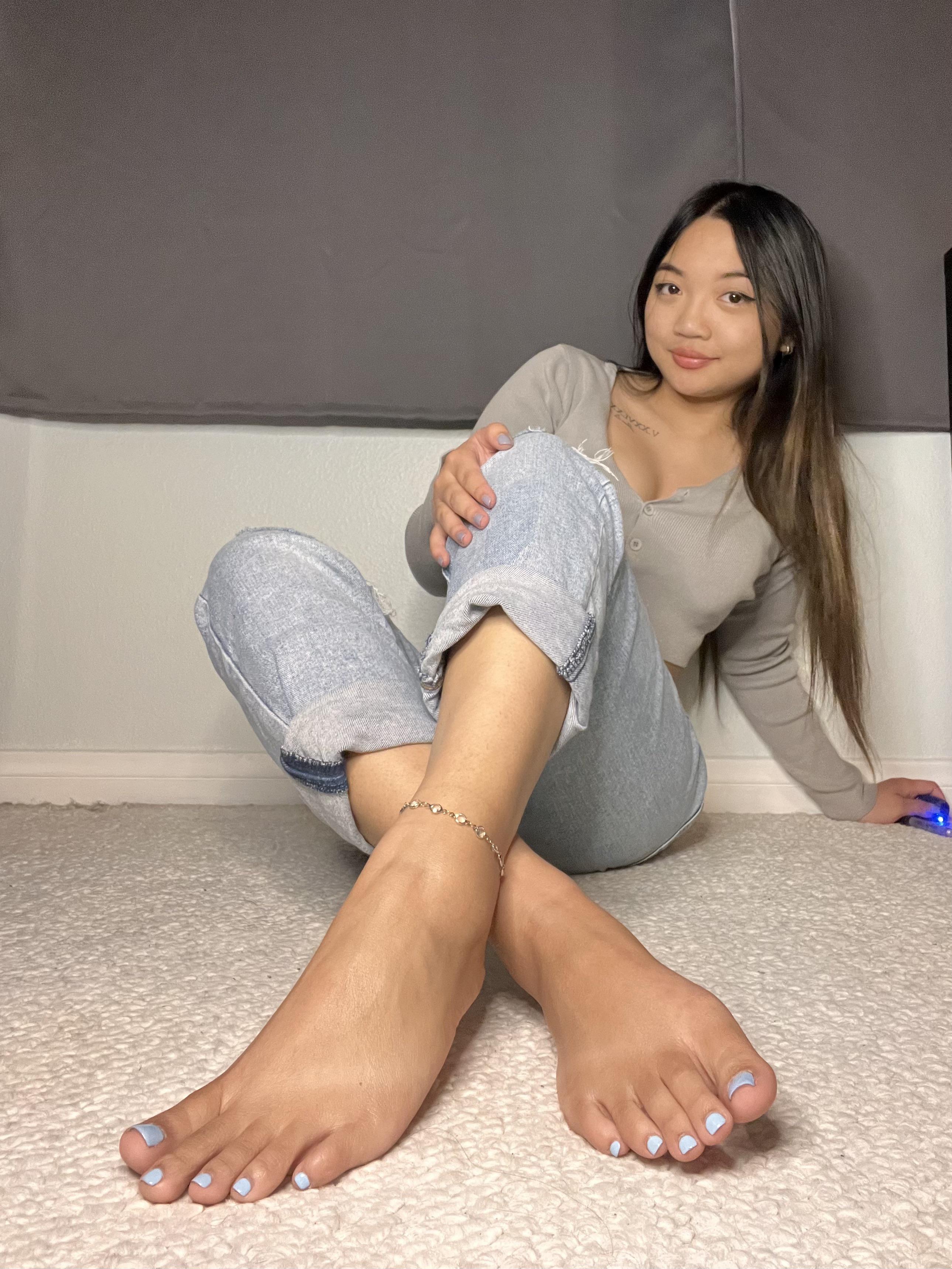 I’ll walk around barefoot for u | Scrolller