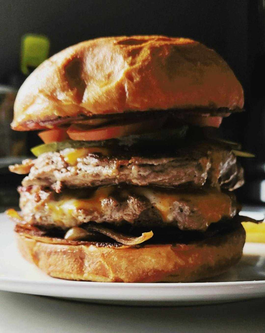 I love burgers. | Scrolller