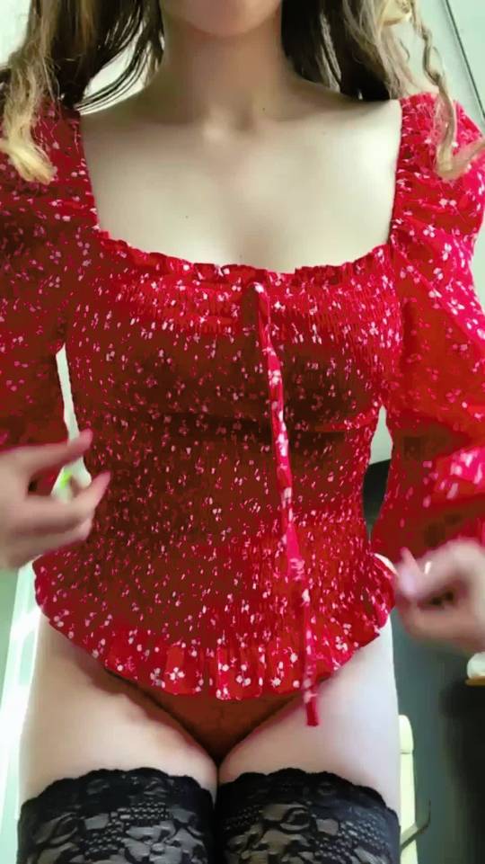 I love revealing my tits | Scrolller