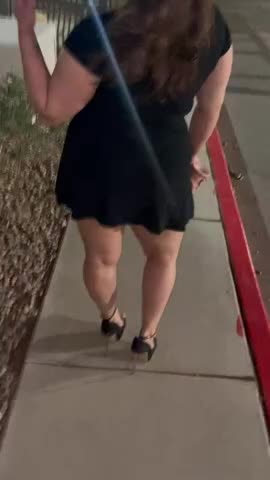 I love showing off outside | Scrolller