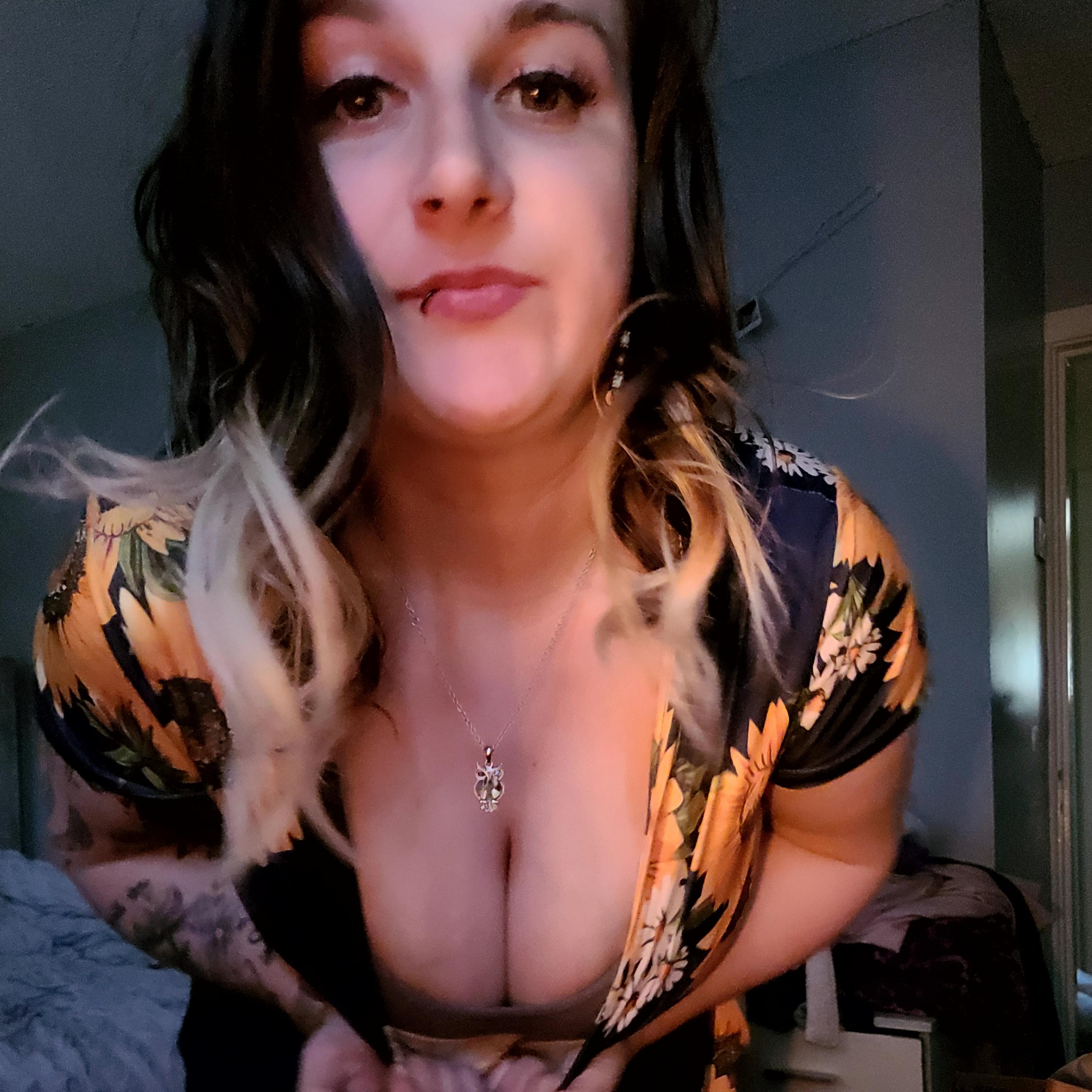 I love sunflowers 🌻 | Scrolller