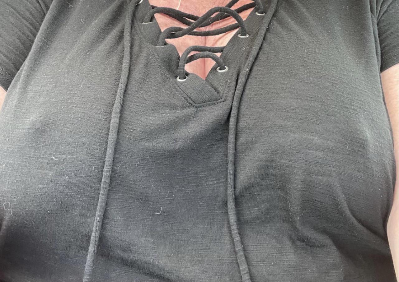 I love to go braless especially when it’s cold | Scrolller