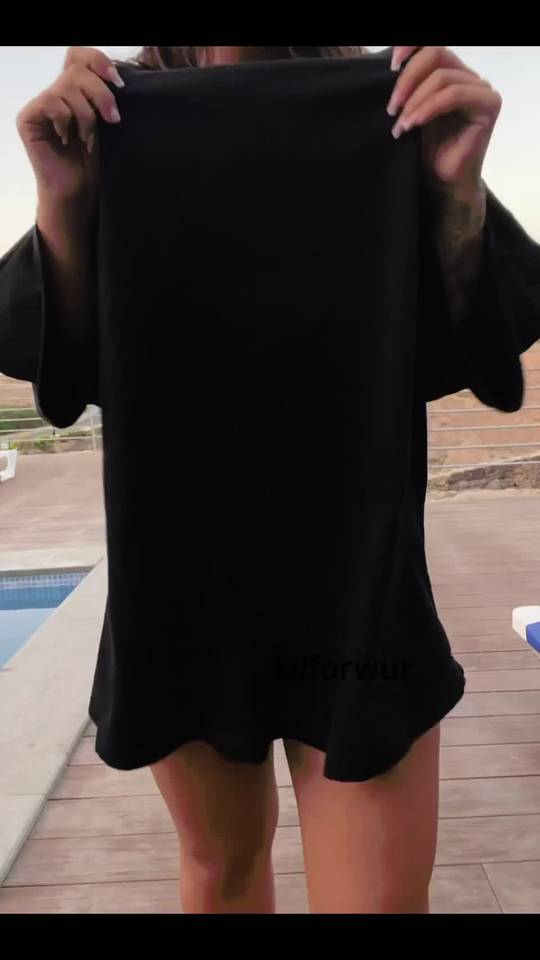 I love to surprise guys with large t-shirts | Scrolller