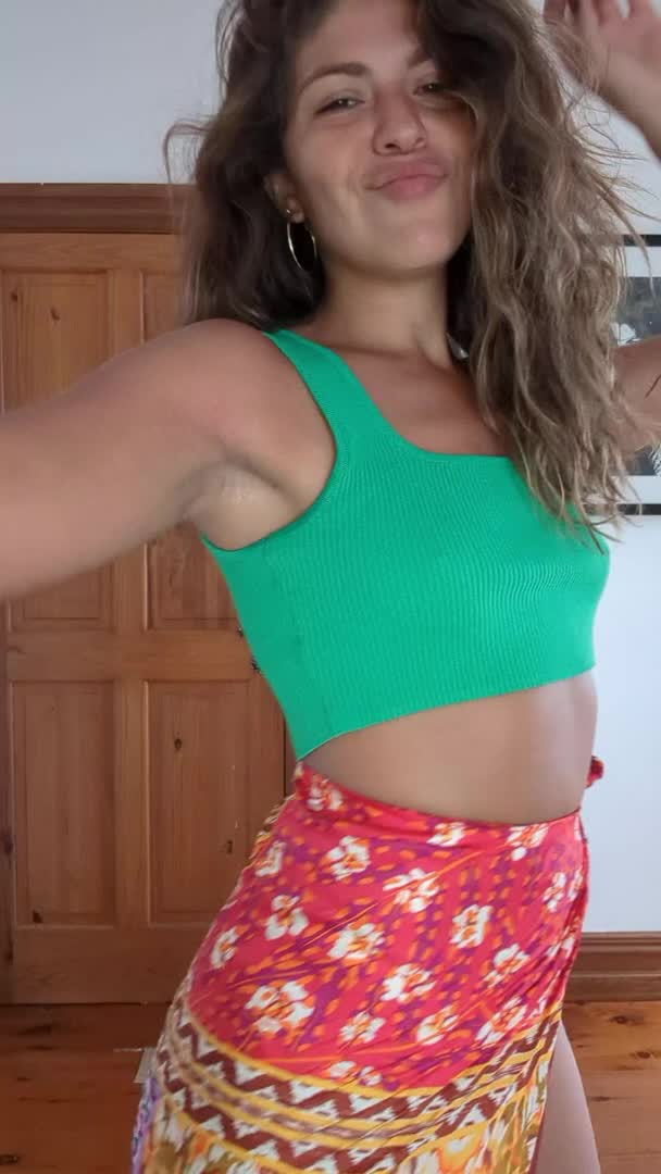 I love twerking in this sarong | Scrolller