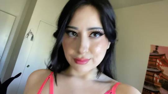 I’m 5’0” with curves that put the meaning in funsized. | Scrolller