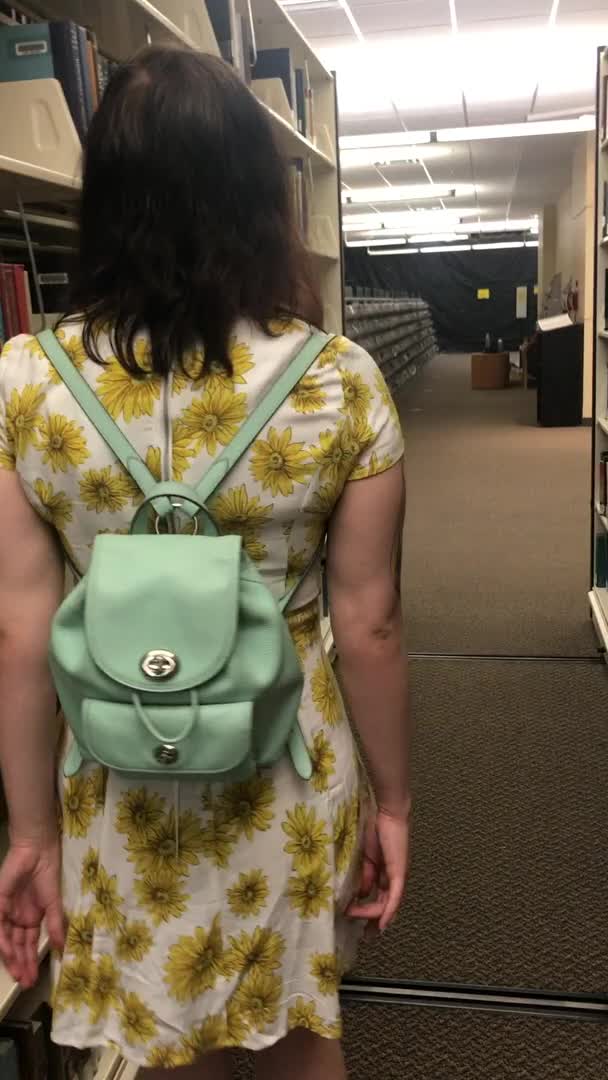 I’m a studious girl 🤓 | Scrolller