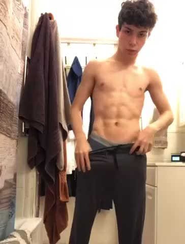 I’m hiding a secret. | Scrolller